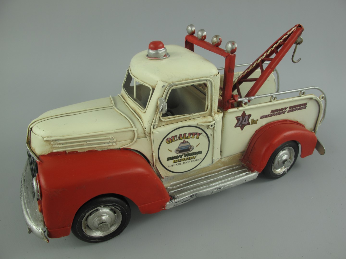 Gave rood witte takelwagen