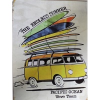 Kartonnen deco bordje met afbeelding van geel busje met surfplanken